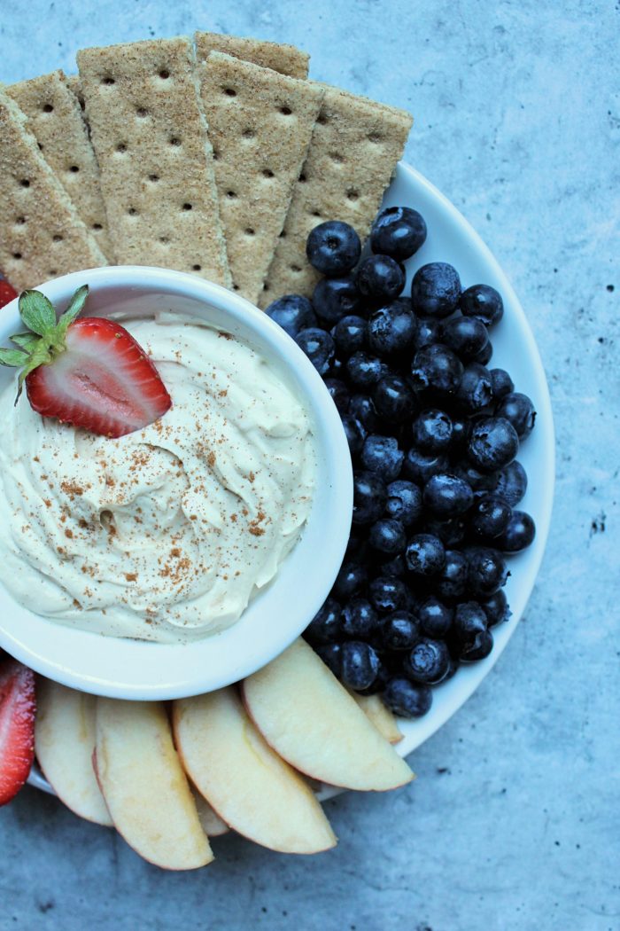 4-Ingredient Peanut Butter Yogurt Fruit Dip | Autumn Enloe Nutrition